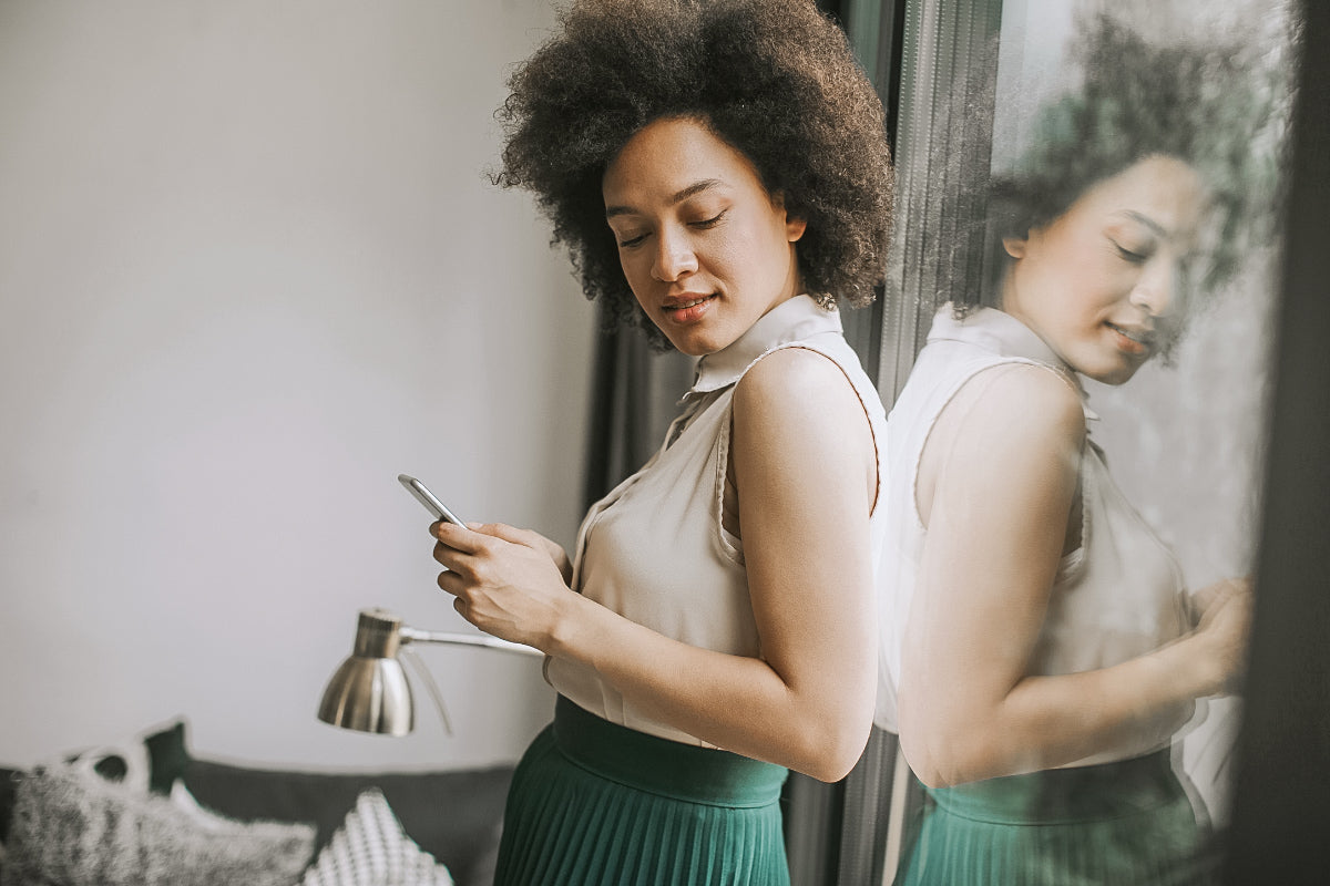 Effects of blue light on skin - How to prevent blue light damage - Nunaïa